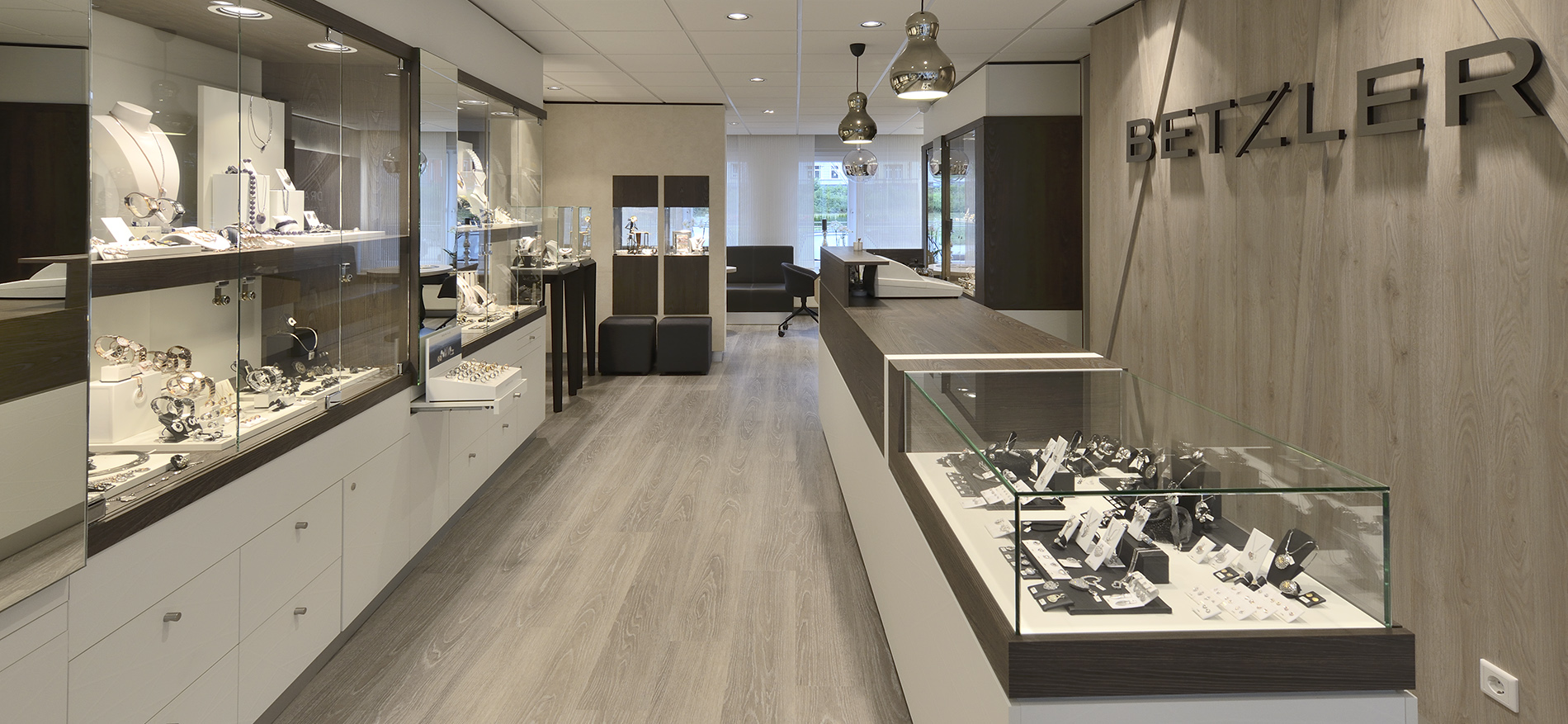 Agencement de bijoutier Betzler (DE) >>